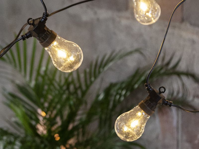 Svetelná reťaz so žiarovkami